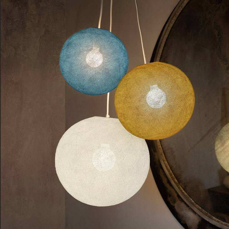 Luminaria triple globos 25 azul eléctrico - 31 camello - 38 crudo